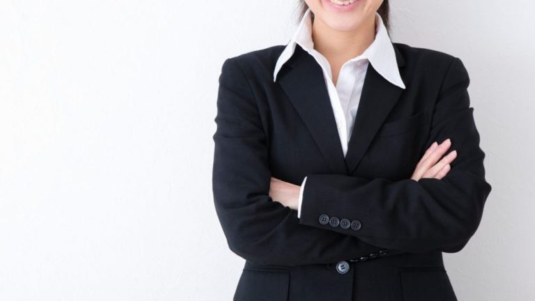女性むけ転職スーツはしまむらでOK？コスパ良く面接向きスーツの選び方と購入のポイント解説